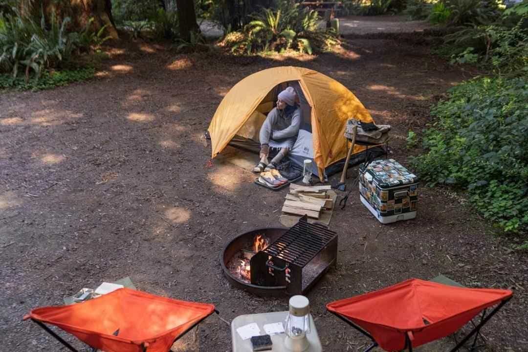 15 Perlengkapan Camping Essential Yang Wajib Dibawa, Catat!