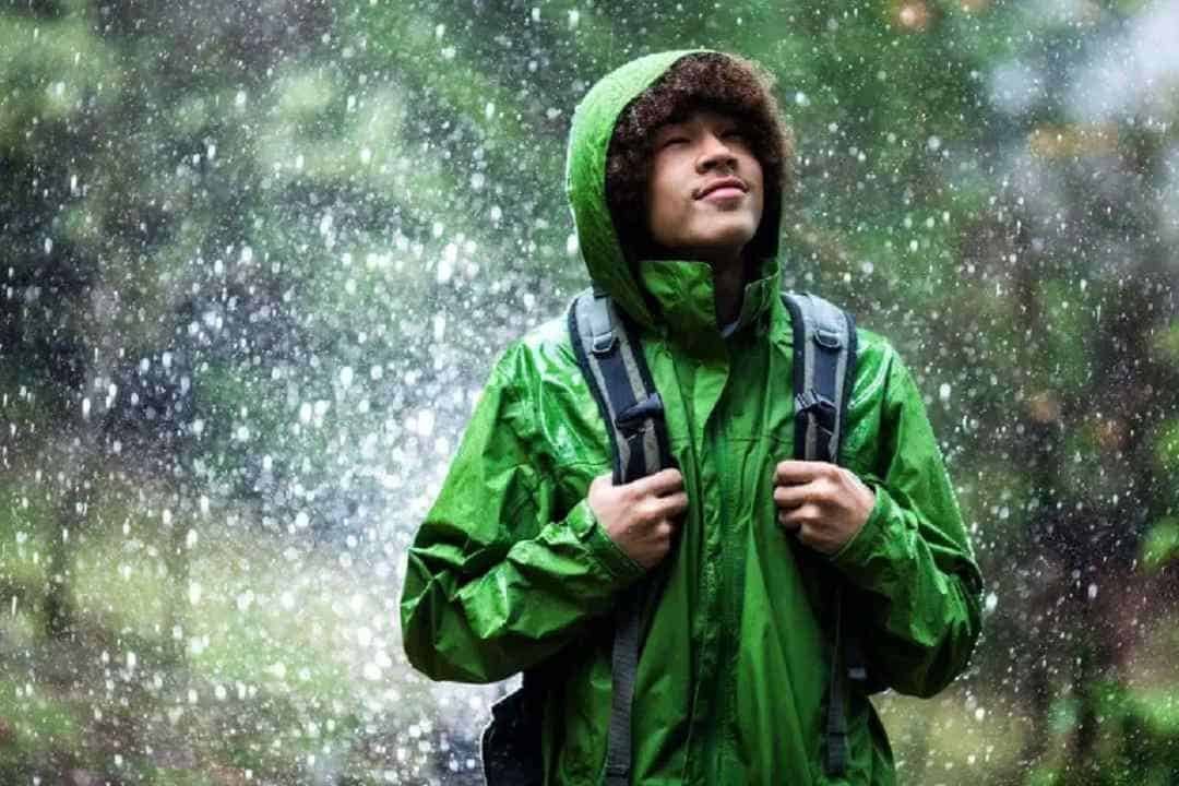15 Perlengkapan Camping Essential Yang Wajib Dibawa, Catat!