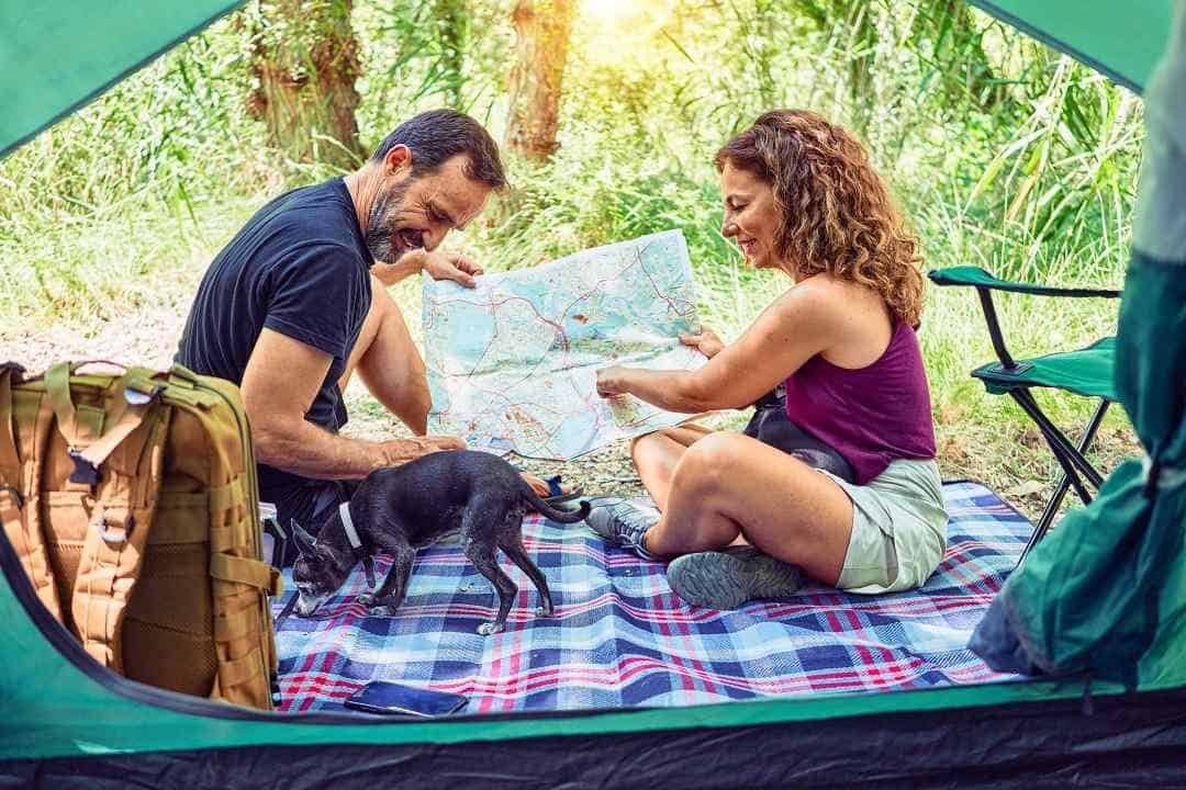 15 Perlengkapan Camping Essential Yang Wajib Dibawa, Catat!