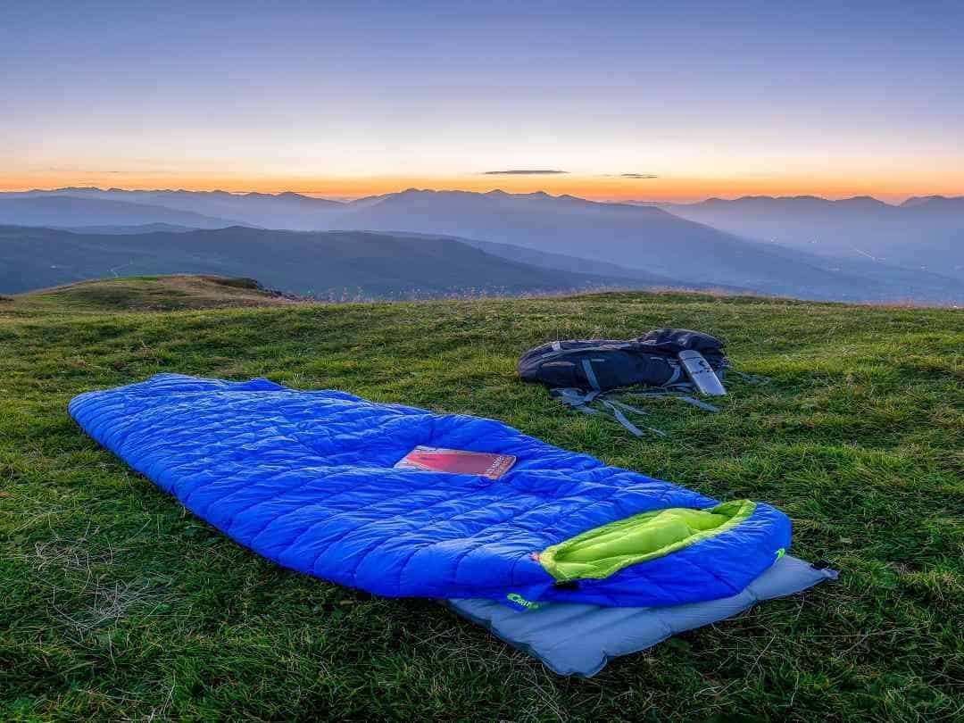 15 Perlengkapan Camping Essential Yang Wajib Dibawa, Catat!