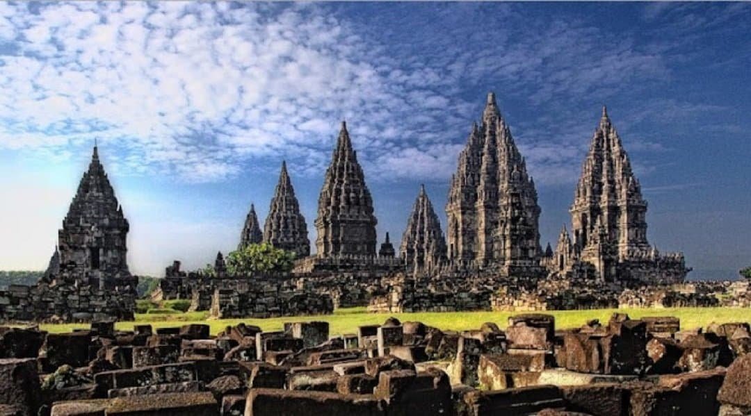 Daftar 15 Wisata Candi Populer di Indonesia
