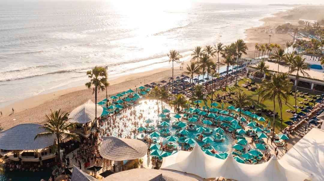 Rekomendasi 10 Beach Club di Bali yang Populer dan Terbaik