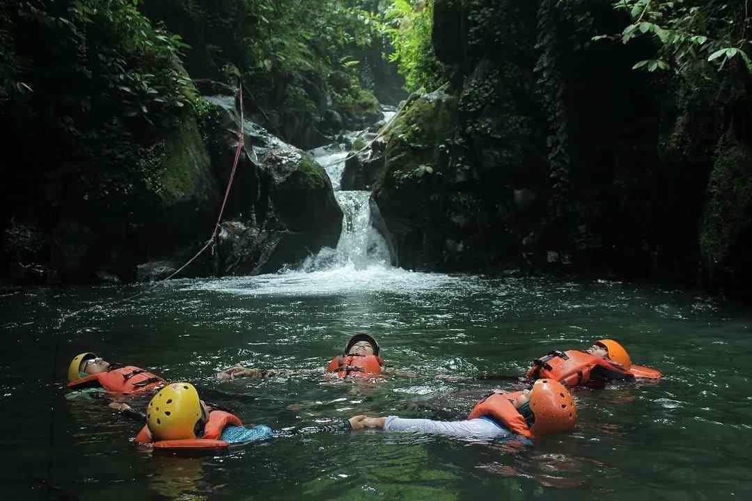 14 Wisata Curug di Bogor yang Paling Hits