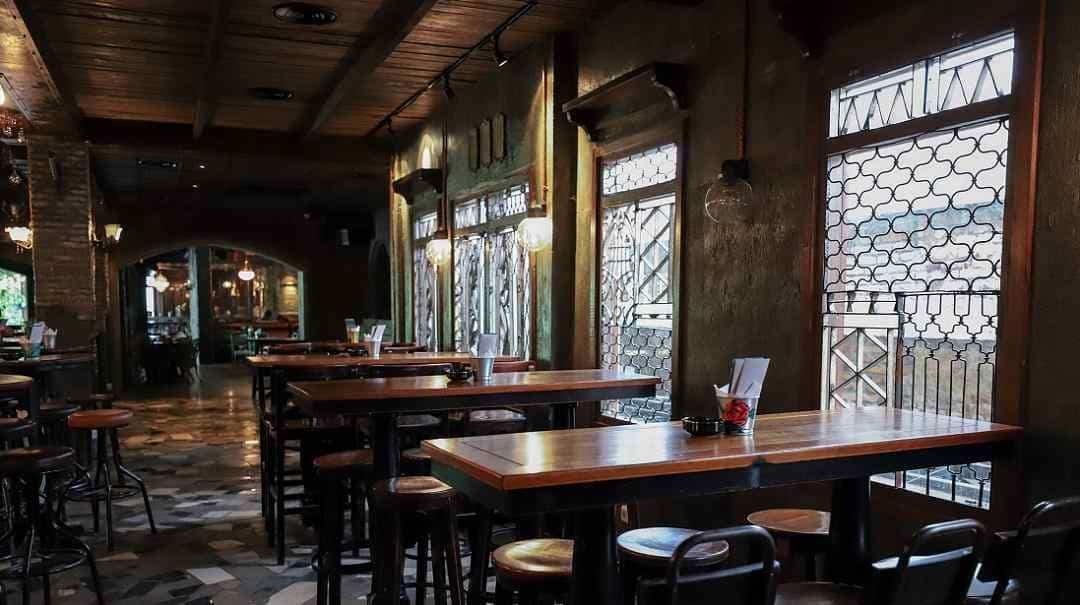 10 Bar Terdekat di Jakarta Selatan yang Seru untuk Hangout