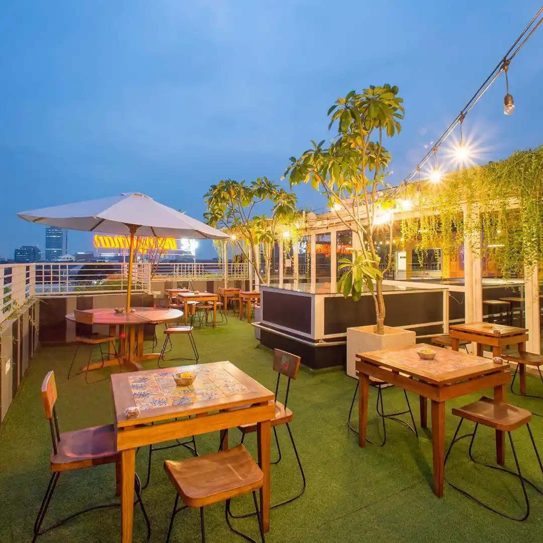 12 Cafe Rooftop Terbaik di Jakarta untuk Hangout